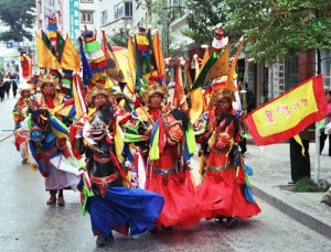 Kangding's Mind-blowing Summer Festival - Holachina.com